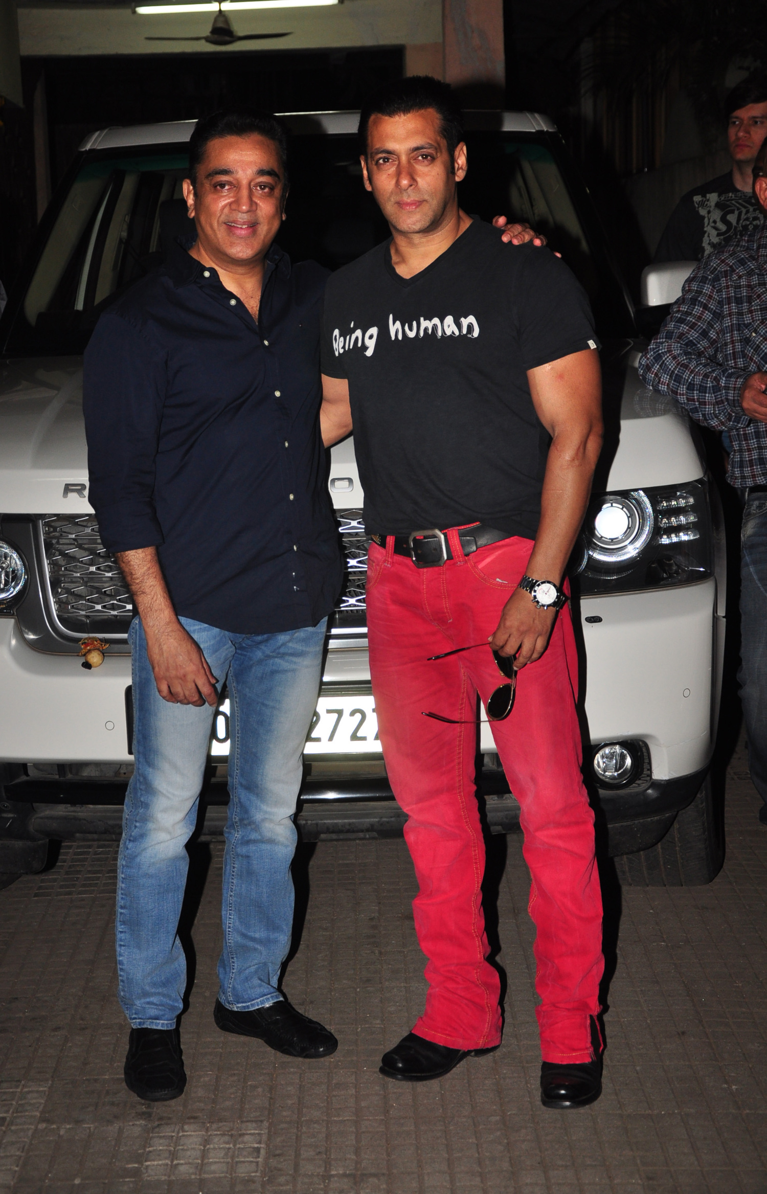 Salman Khan with Kamal Haasan at Kamal Haasan hosted special screening ... Salman Khan with Kamal Haasan at Kamal Haasan hosted special screening ...
